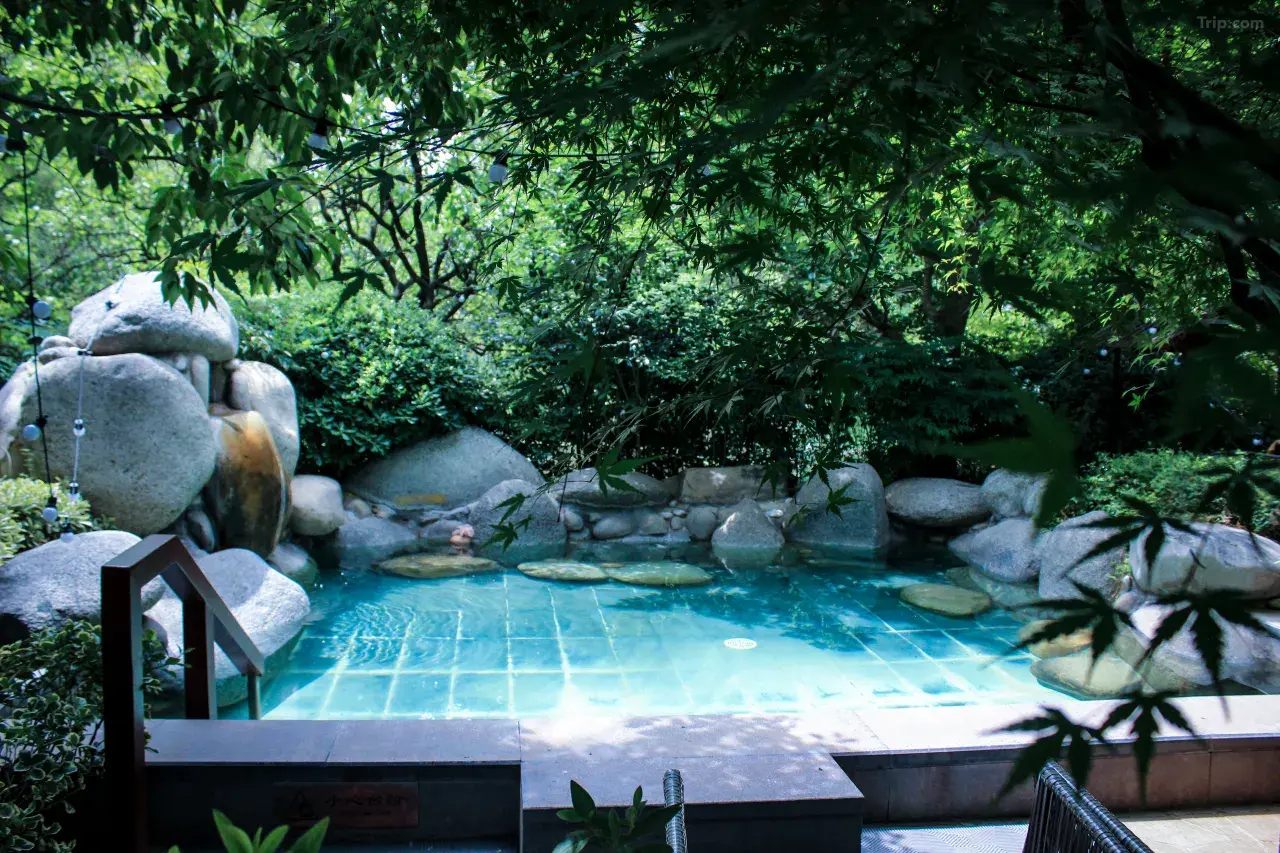 Xi'an Winter Tour: Snowy Walls, Hot Springs & Everlasting Sorrow